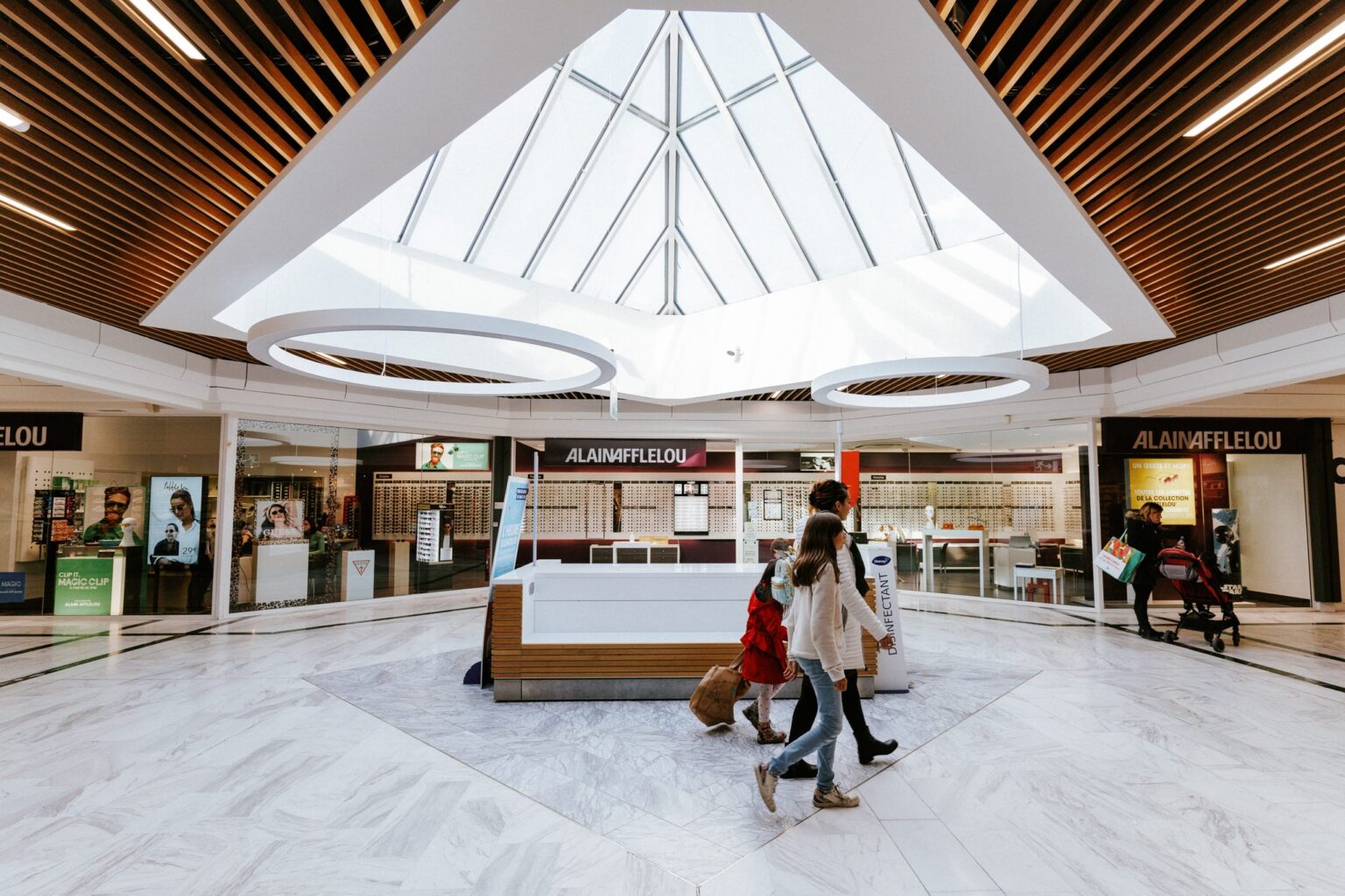 Découvrez les boutiques Services - Centre Commercial Carrefour Laval
