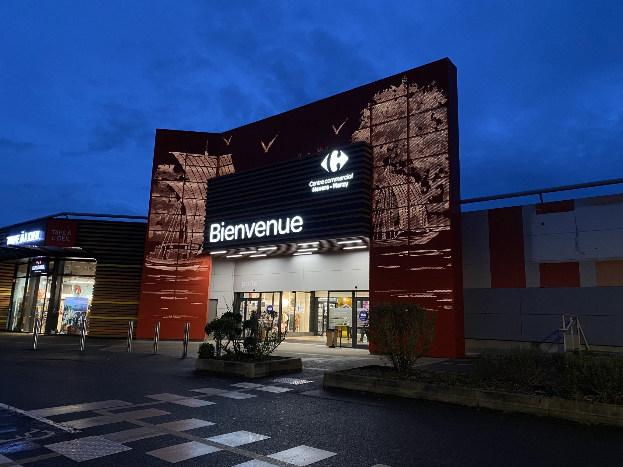 Découvrez les boutiques Mode Homme - Centre Commercial Carrefour Nevers ...
